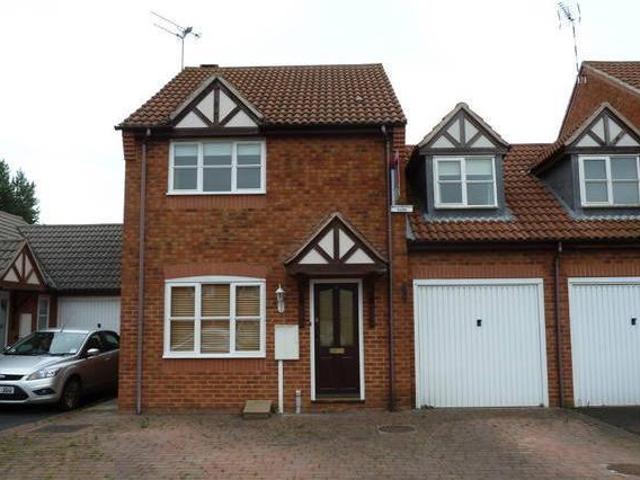 3 bedroom semidetached house for rent in Frances Gibbs Gardens Leamington CV31