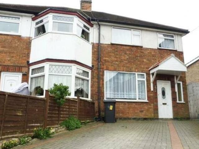 3 bedroom semidetached house for rent in Glendower Close Leicester LE5