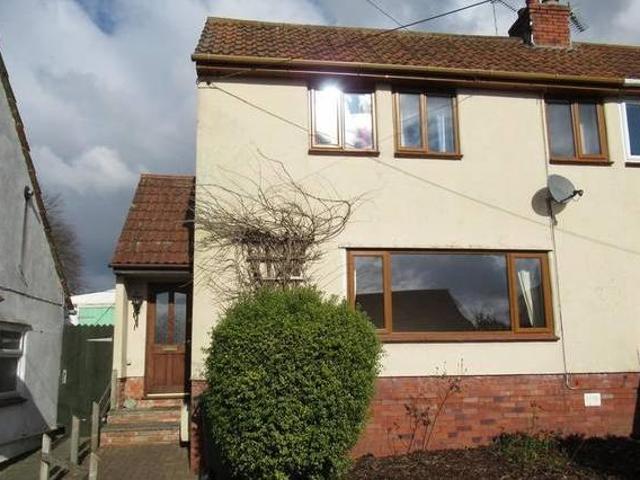 3 bedroom semidetached house for rent in Grange Avenue Street Somerset BA16