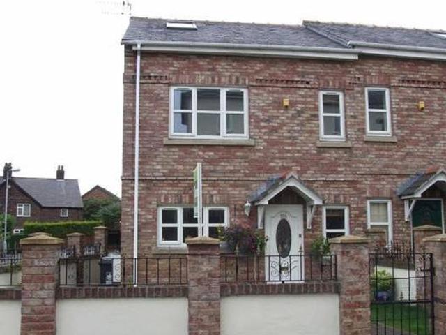 3 bedroom semidetached house for rent in Grove Avenue Lymm WA13