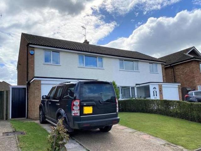 3 bedroom semidetached house for rent in Halfmoon Lane Dunstable LU5