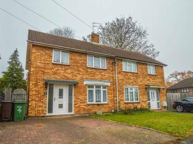 3 bedroom semidetached house for rent in Hamilton Close Bricket Wood AL2