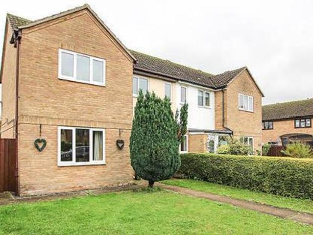3 bedroom semidetached house for rent in Hawthorn Way CB25