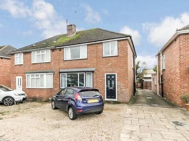 3 bedroom semidetached house for rent in Hazel Crescent Kidlington OX5