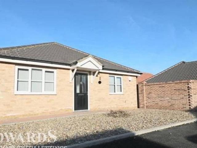 3 bedroom semidetached house for rent in Hemsby NR29