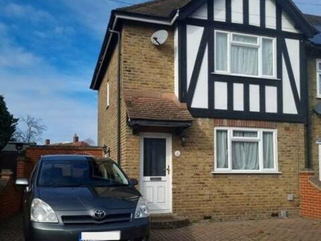 3 bedroom semidetached house for rent in Hengist Road London SE12