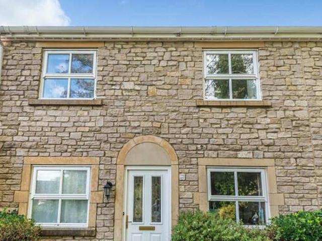 3 bedroom semidetached house for rent in Henley Way Frome BA11