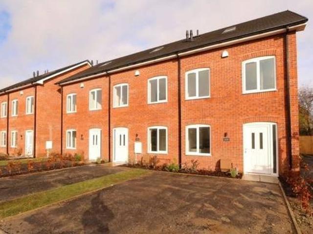 3 bedroom semidetached house for rent in Hillside Close Hyde SK14
