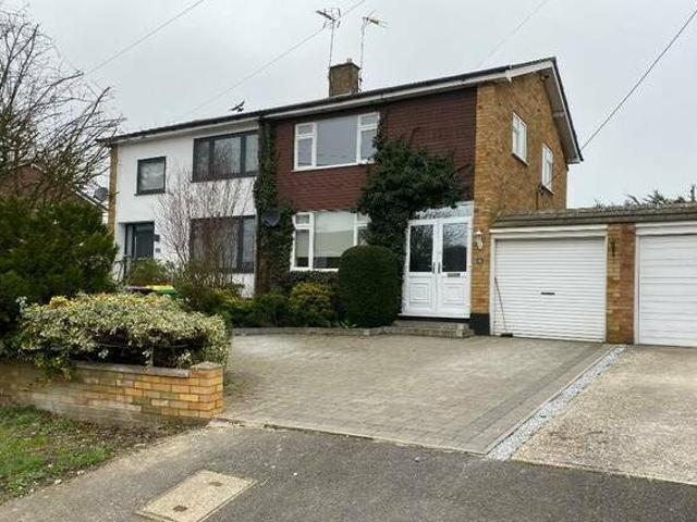 3 bedroom semidetached house for rent in Hockley Rise Hockley Essex SS5