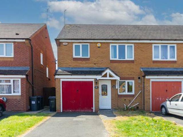 3 bedroom semidetached house for rent in Honeycombe Way Northfield B31