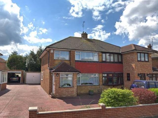3 bedroom semidetached house for rent in Imperial Drive Gravesend Kent DA12