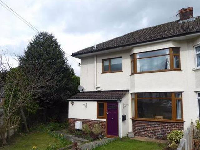 3 bedroom semidetached house for rent in Jubilee Road Dursley GL11