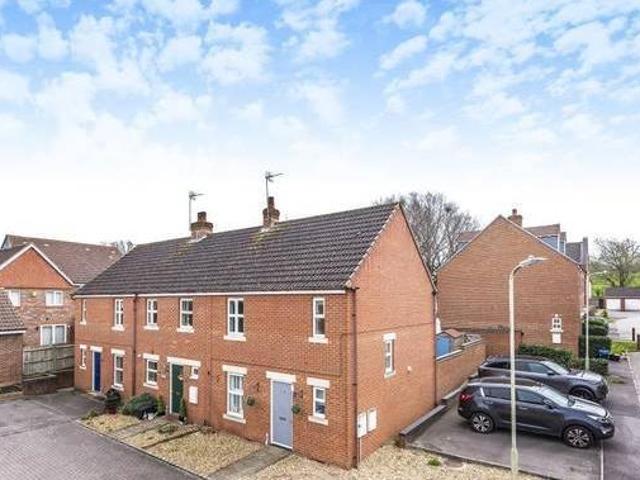 3 bedroom semidetached house for rent in Kingfisher Grove Three Mile Cross RG7