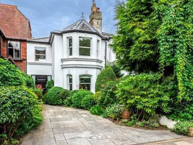 3 bedroom semidetached house for rent in Kings Road Windsor SL4