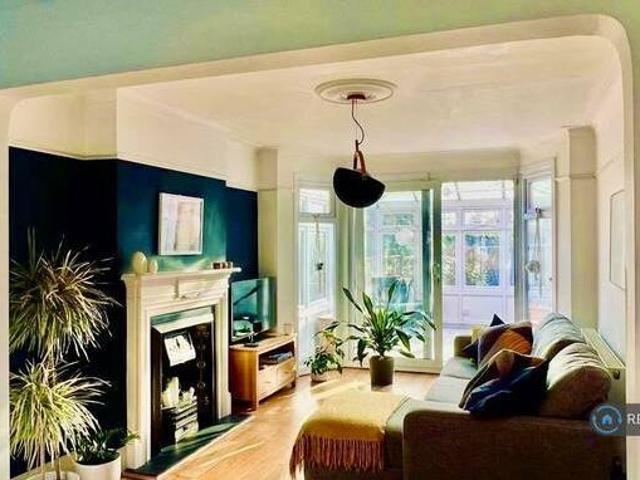 3 bedroom semidetached house for rent in Kinlet Road London SE18