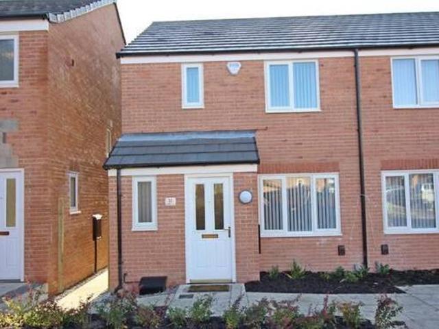 3 bedroom semidetached house for rent in Kirkwall Way Heywood OL10