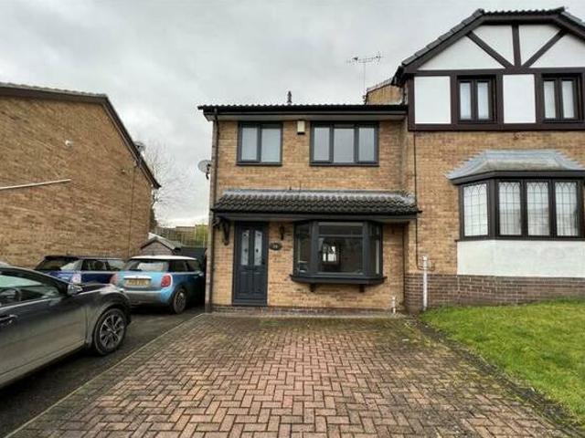 3 bedroom semidetached house for rent in Lark Rise Uttoxeter ST14 8SZ ST14