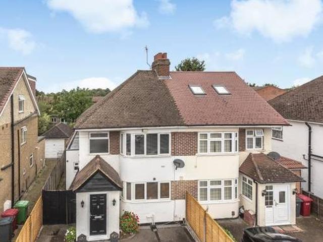 3 bedroom semidetached house for rent in Laurel Avenue Langley SL3