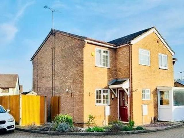 3 bedroom semidetached house for rent in Laxton Close Luton LU2