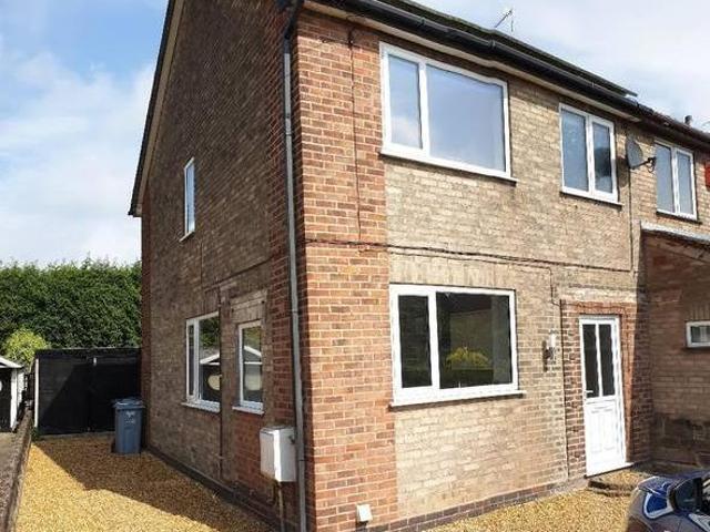 3 bedroom semidetached house for rent in Linley Grove ST7