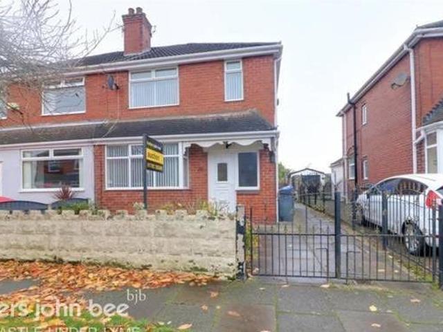 3 bedroom semidetached house for rent in Louvain Avenue Sneyd Green ST1