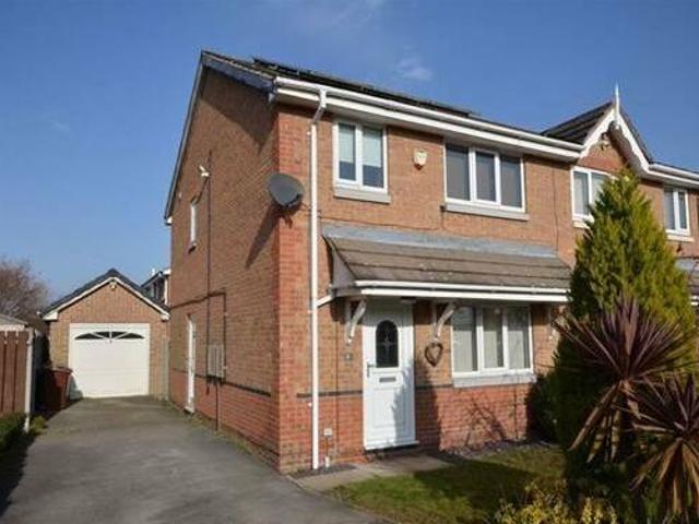 3 bedroom semidetached house for rent in Paddock View Castleford WF10