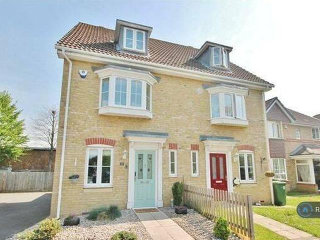 3 bedroom semidetached house for rent in Parkside Place StainesUponThames TW18