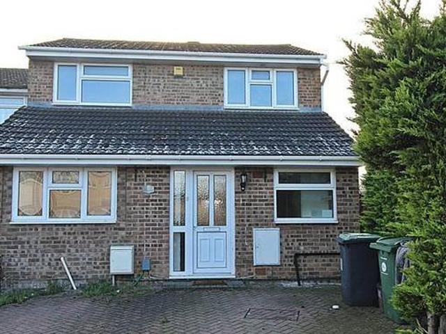 3 bedroom semidetached house for rent in Poplar Close Biggleswade Bedfordshire SG18