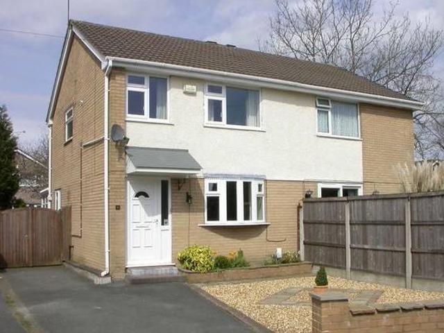 3 bedroom semidetached house for rent in Poynton swan Close SK12