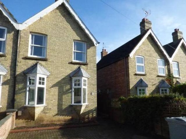3 bedroom semidetached house for rent in Queens Walk Stamford PE9