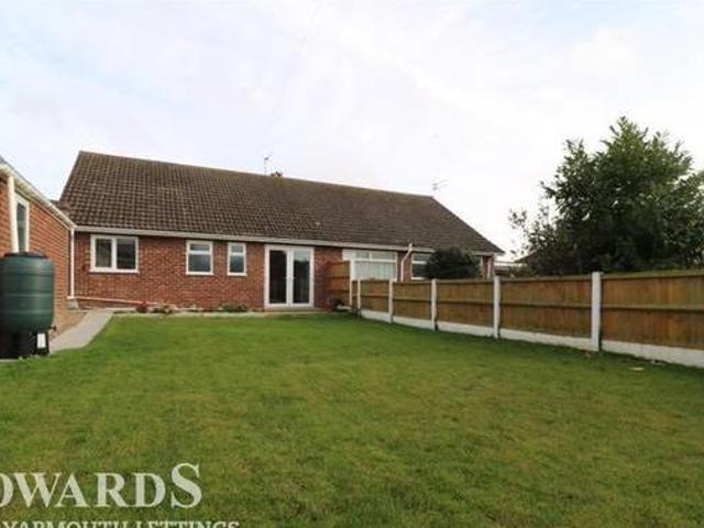 3 bedroom semidetached house for rent in Queensway CaisteronSea NR30