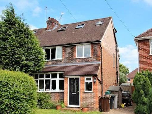 3 bedroom semidetached house for rent in Rydes Avenue Guildford GU2