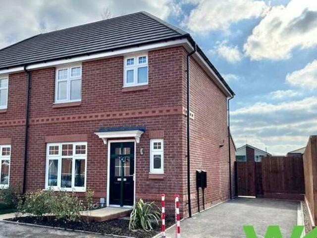 3 bedroom semidetached house for rent in Roman Way West Bromwich B71