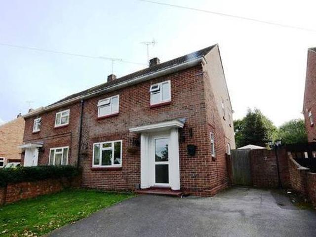 3 bedroom semidetached house for rent in Stilwell Close Yateley GU46