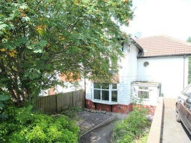 3 bedroom semidetached house for rent in Stonegate Road Meanwood Leeds LS6 4HZ LS6