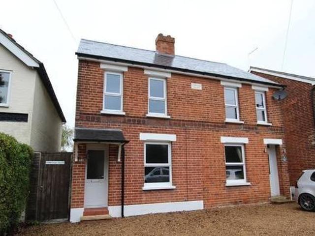 3 bedroom semidetached house for rent in Sunnyside South View RG12