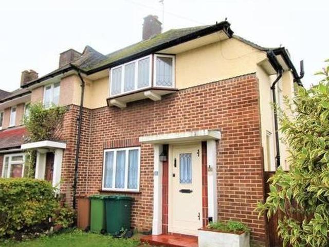 3 bedroom semidetached house for rent in Sandringham Drive Ashford TW15