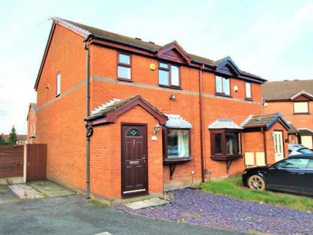 3 bedroom semidetached house for rent in Selbourne Close Stockport Cheshire sk5 SK5