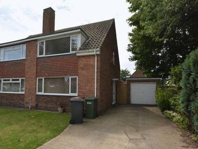 3 bedroom semidetached house for rent in Sharney Avenue Slough SL3