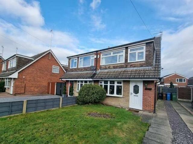 3 bedroom semidetached house for rent in Shearwater Road SK2