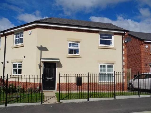 3 bedroom semidetached house for rent in Silver Birch Road Blackley M9
