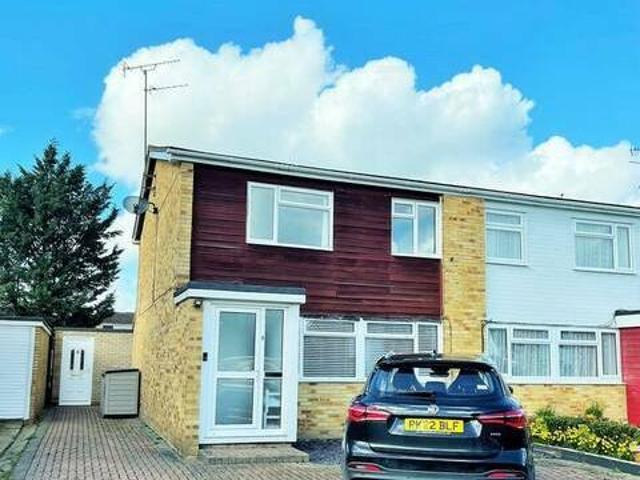 3 bedroom semidetached house for rent in Spruce Road Woodley Reading RG5