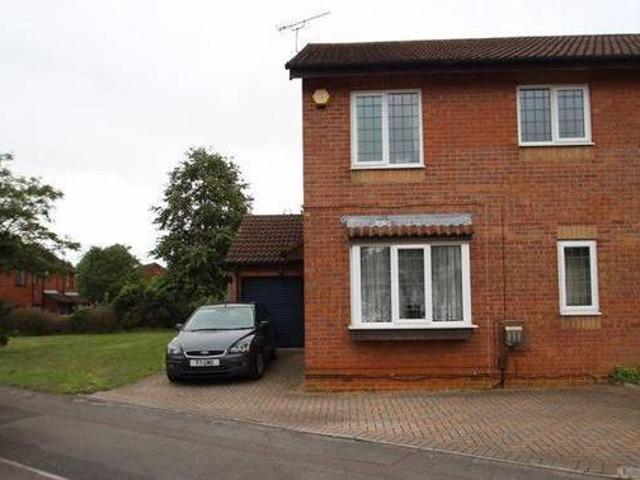 3 bedroom semidetached house for rent in Turners Court BRISTOL BS30