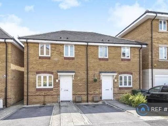 3 bedroom semidetached house for rent in The Firs Newbury RG14