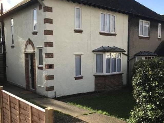 3 bedroom semidetached house for rent in Tristram road Hitchin Herts SG4