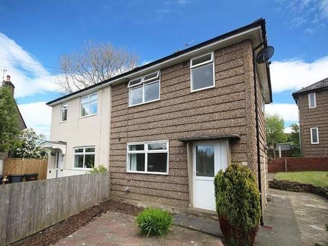 3 bedroom semidetached house for rent in Waterloo Road BB18