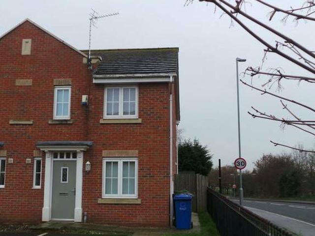 3 bedroom semidetached house for rent in Wentworth Close Gainsborough DN21