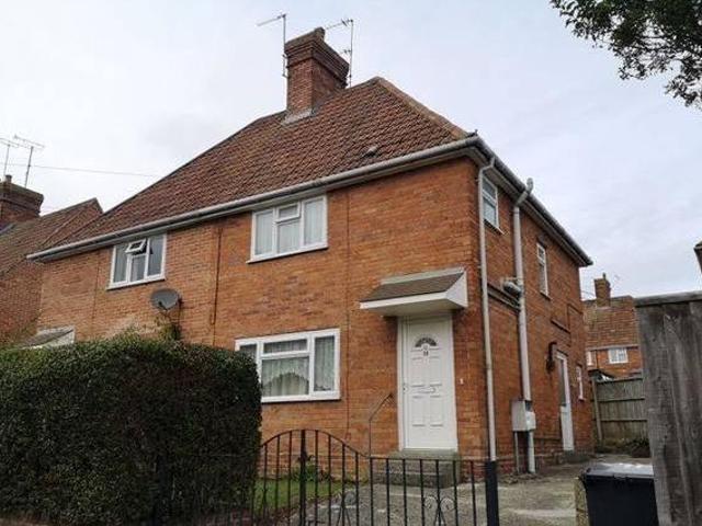 3 bedroom semidetached house for rent in Westfield Avenue Yeovil BA21