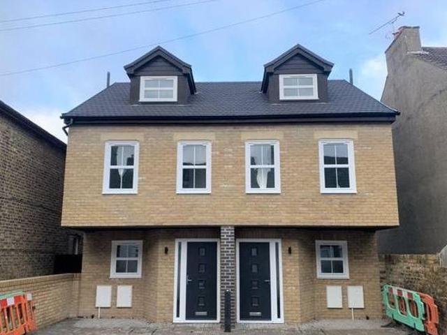3 bedroom semidetached house for rent in William Street Sittingbourne ME10