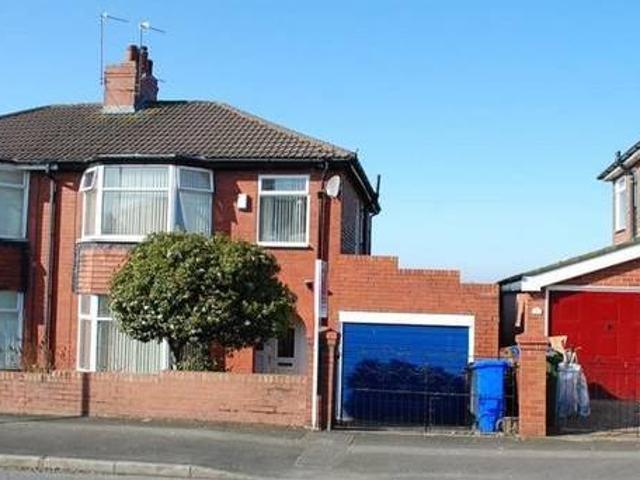 3 bedroom semidetached house for rent in Wilshaw Grove AshtonUnderLyne OL7